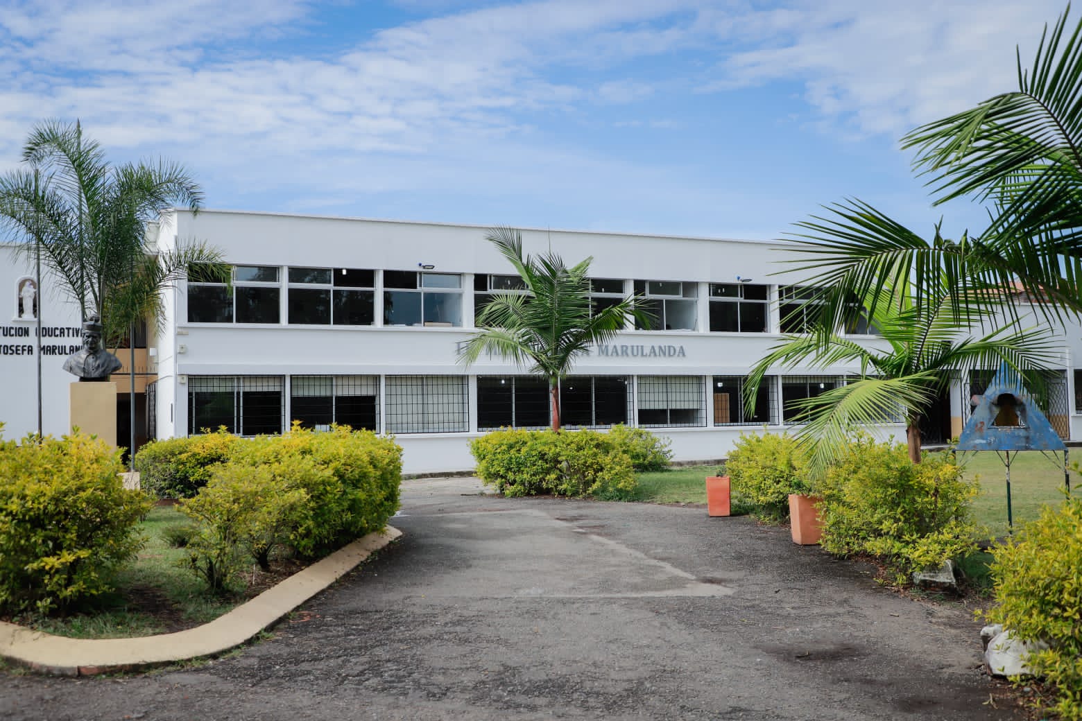 En La Ceja entregaron oficialmente la modernización de la I. E. María ...