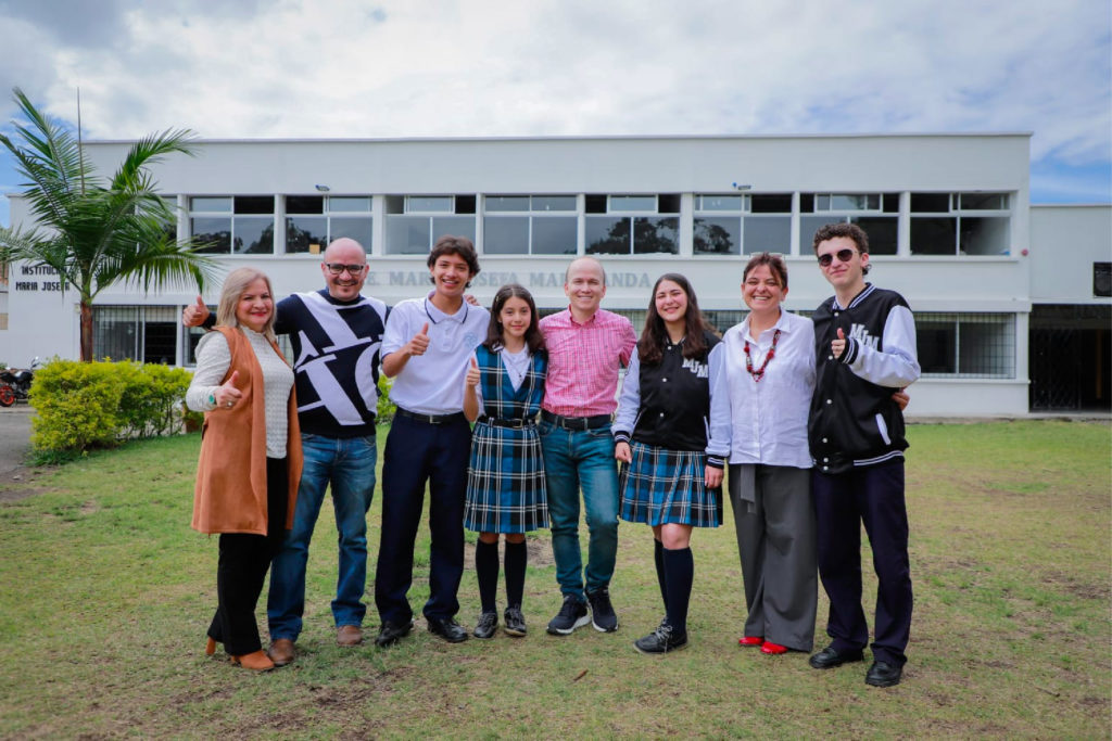En La Ceja entregaron oficialmente la modernización de la I. E. María ...