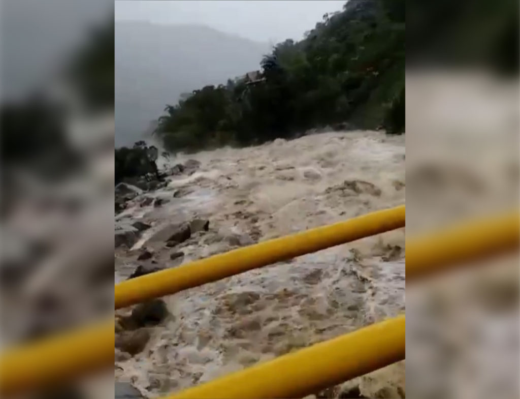 En video: impresionantes imágenes del río Cocorná, por fuertes lluvias ...