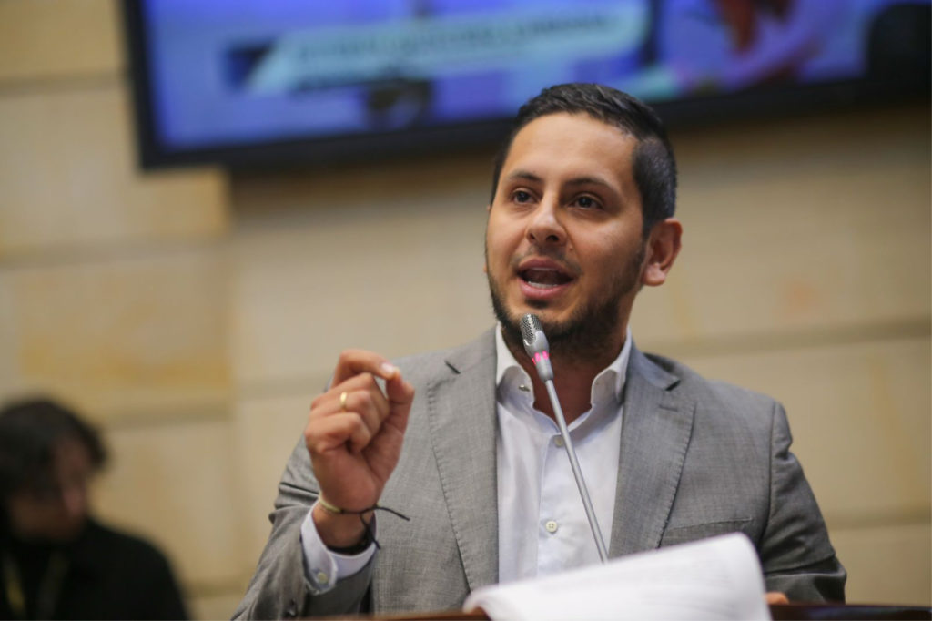 “Les pido coherencia”: senador Esteban Quintero criticó el caso Mancuso ...